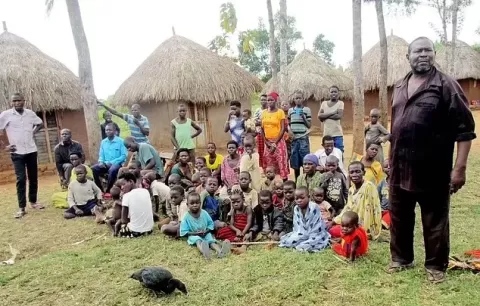 Punya 12 Istri, 102 Anak dan 568 Cucu, Petani Uganda ini Kapok Tambah ...