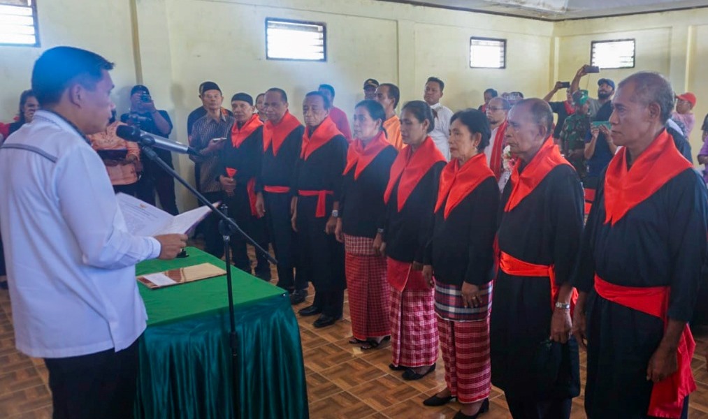 Penjabat Wali Kota Ambon Lantik Saniri Negeri Hative Kecil – porostimur.com