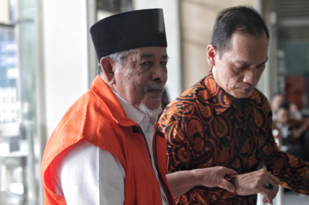Jalani Pemeriksaan Lanjutan, Abdul Gani Kasuba Dipapah Petugas KPK ...